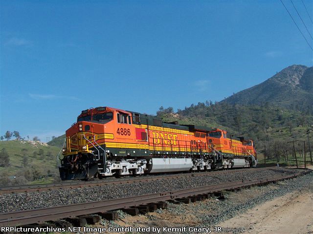 BNSF 4886